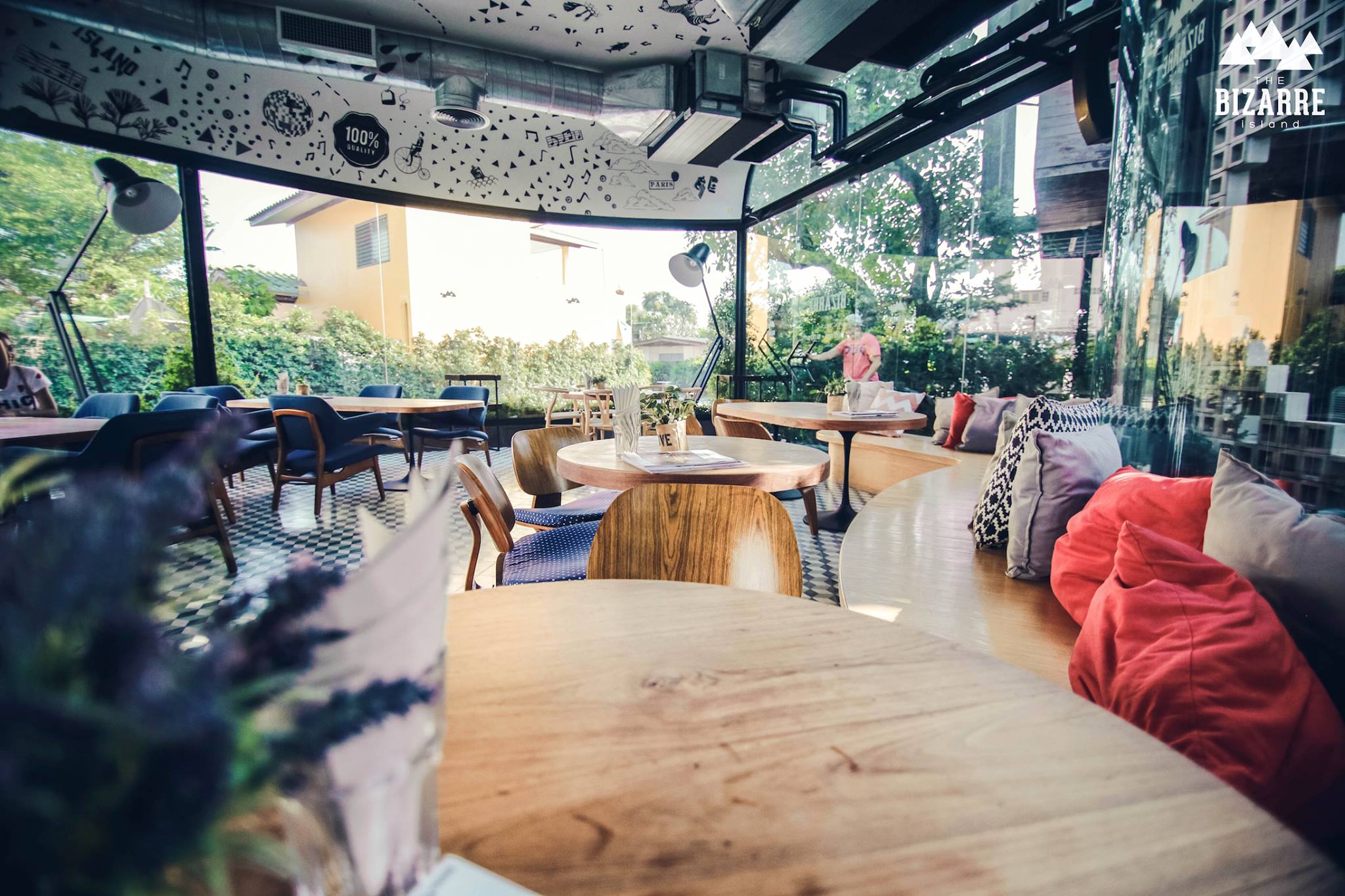 ' The Bizarre Island ' ปลดปล่อยความทุกข์ แล้วไปสุขสุดๆที่ร้านน่านั่งในจ.ระยอง